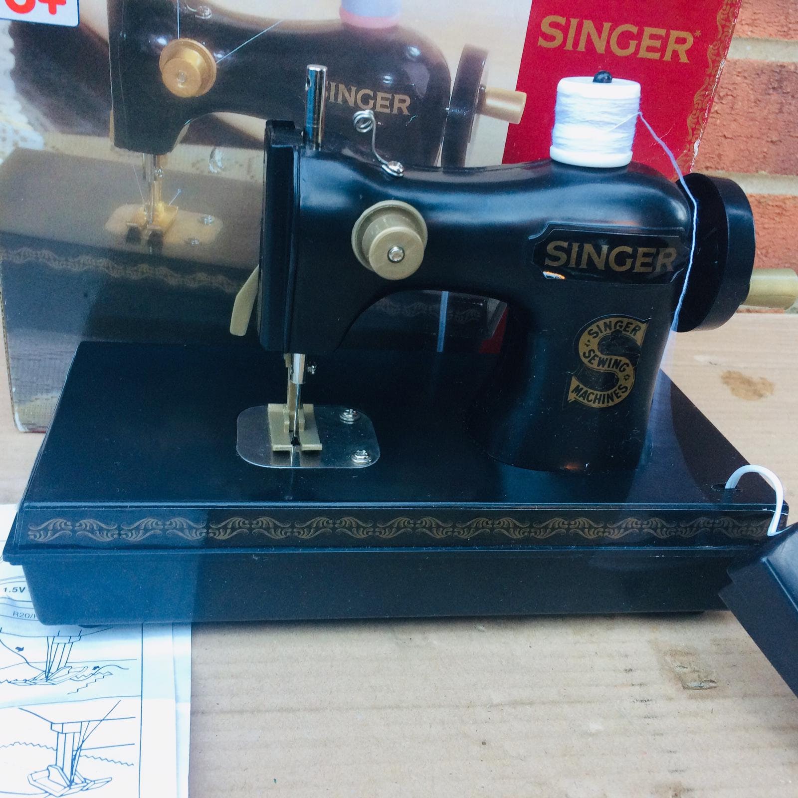 Vintage Singer Toy, Child's Sewing Machine, Retro Childs Sewing Machine ...