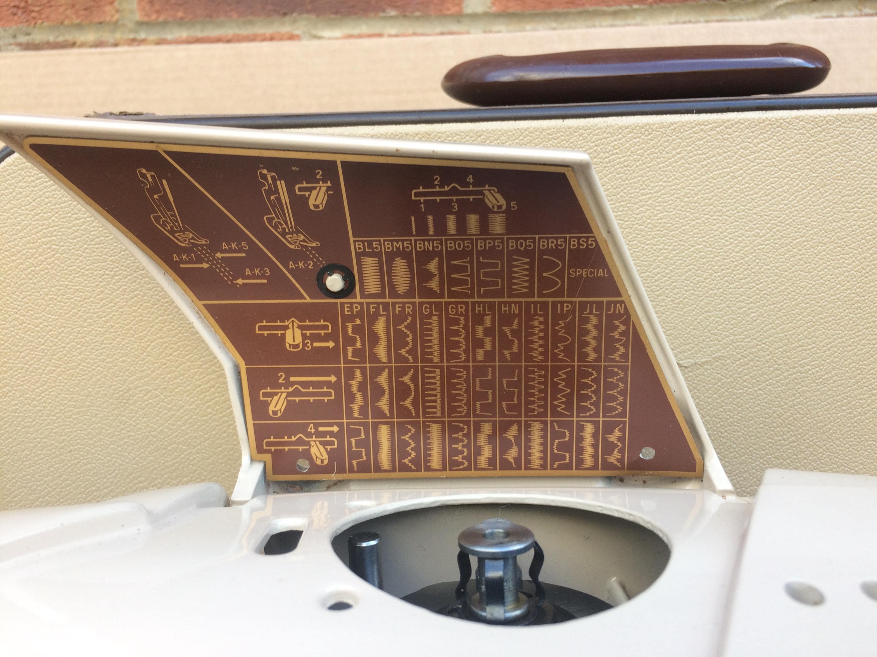 Singer 431G Slant-o-matic Sewing Machine: Freehand Embroidery, Multi ...