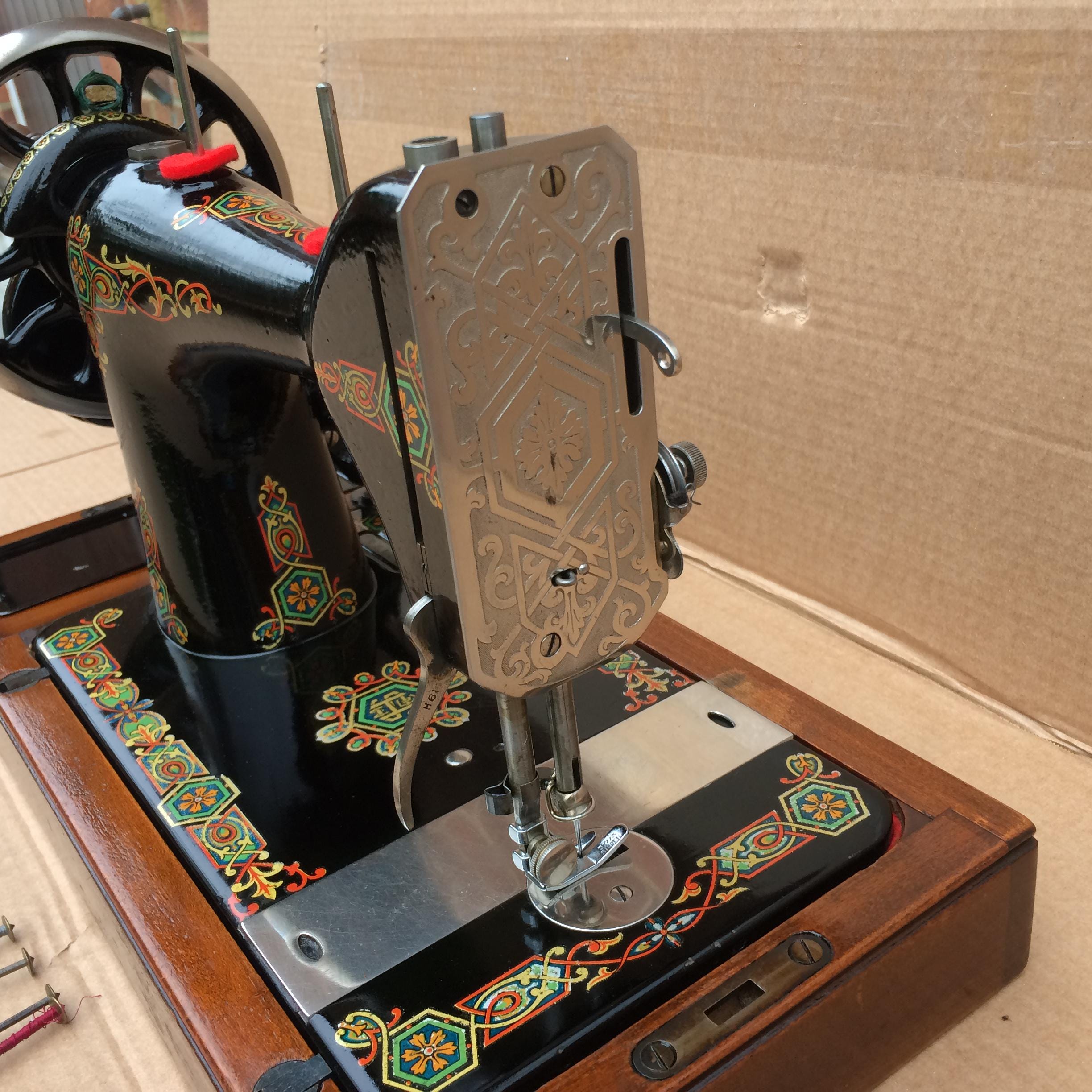 Hexagon Vintage Hand Crank Vibrating Shuttle Sewing Machine - Etsy