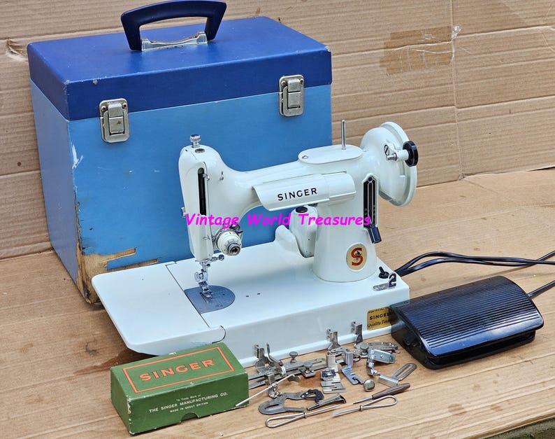 221K White Singer Featherweight Sewing Machine With Accessories. - Etsy