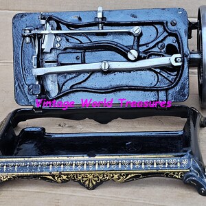 Defiance Lockstitch Antique Sewing Machine With Case and Instruction ...