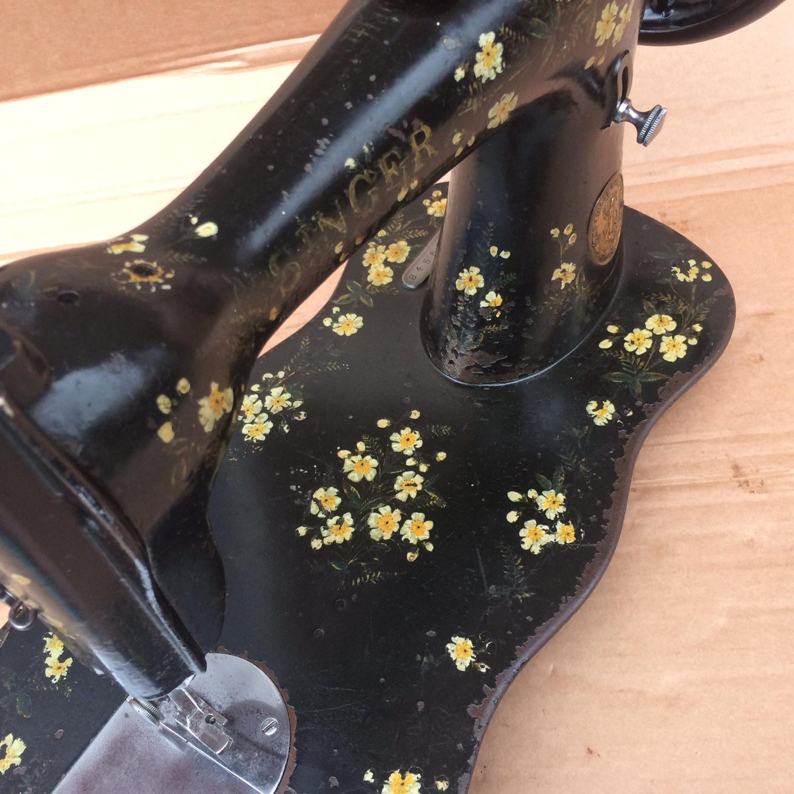 Singer Fiddle Base Improved Family Painted Daises Decals Sewing Machine ...