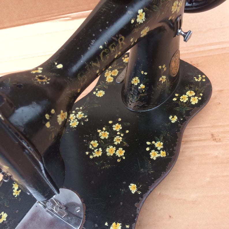 Singer Fiddle Base Improved Family Painted Daises Decals Sewing Machine ...