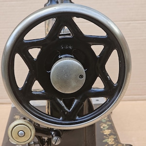 LA MODERNE Hurtu Veritable Antique Lockstich Sewing Machine Paris Head ...