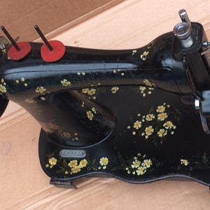 Singer Fiddle Base Improved Family Painted Daises Decals Sewing Machine ...
