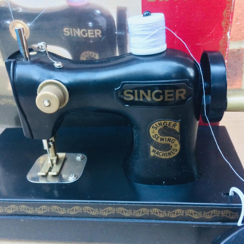 Vintage Singer Toy, Child's Sewing Machine, Retro Childs Sewing Machine ...