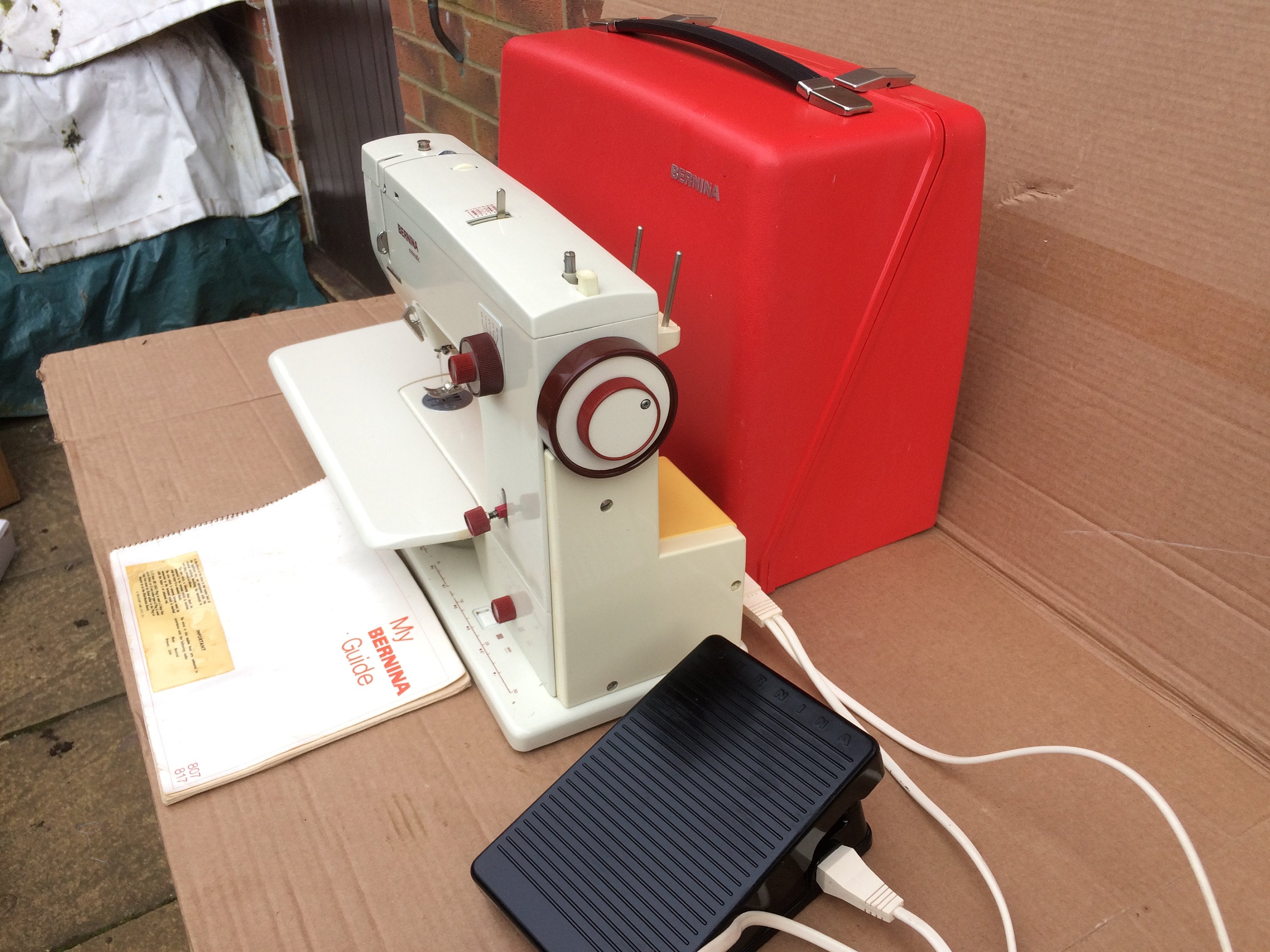 Bernina 807 Minimatic Zig Zag Multi Decorative Stitch Sewing Machine ...