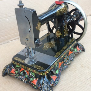 The NY Favorite Lockstitch Antique Hand Crank Sewing Machine - Etsy
