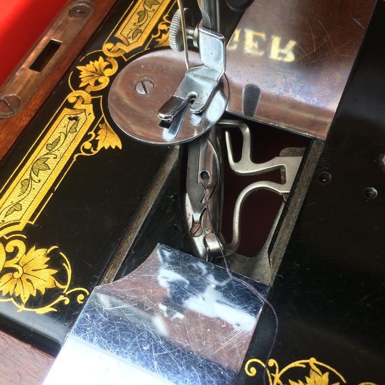 Vintage Singer 28, 28K Hand Crank Sewing Machine With Bentwood Case and ...