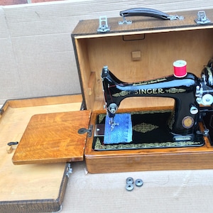 Centennial Badge Vintage Singer 99, 99K Hand Crank Sewing Machine With ...