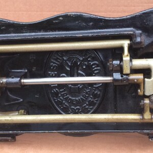 Singer Fiddle Base Improved Family Painted Daises Decals Sewing Machine ...