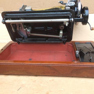 Vintage Singer 28, 28K Hand Crank Sewing Machine With Bentwood Case and ...