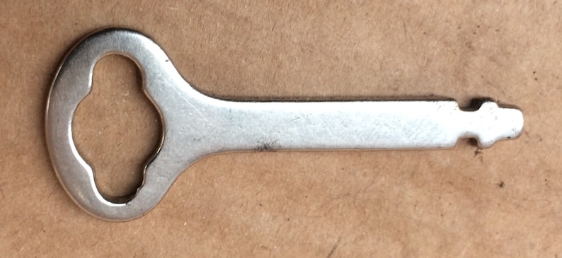 Vintage Singer Simanco 96507 Key for Sewing Machine Wooden Bentwood ...