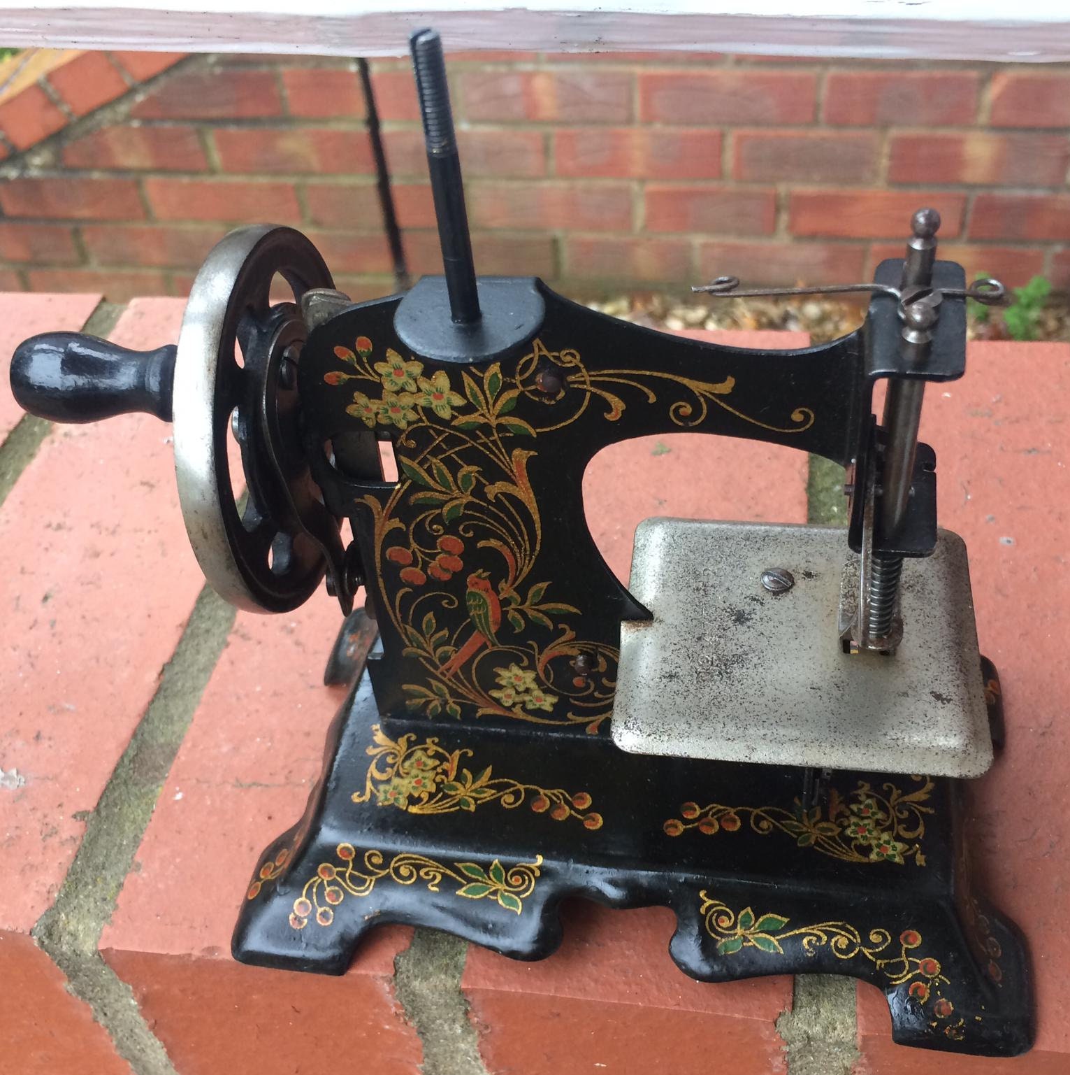 Vintage Muller Toy Sewing Machine: Retro Childs Collectable, Made in ...