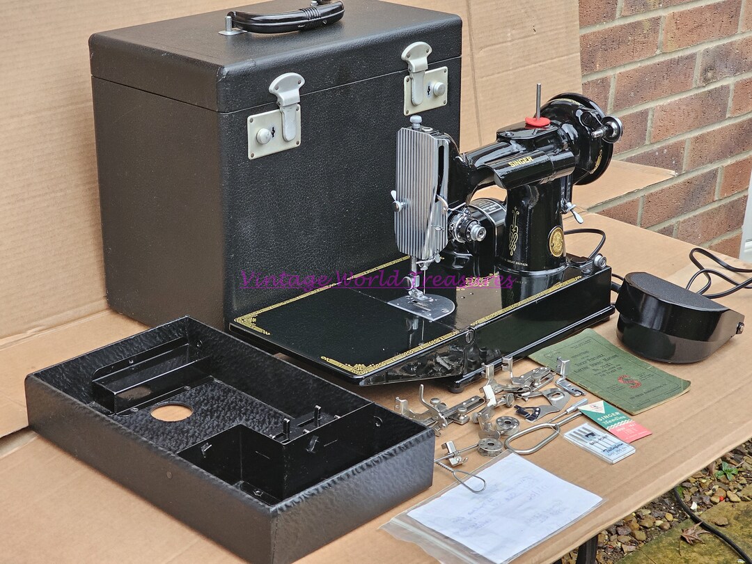 1952 Singer 221K Featherweight Sewing Machine With Accessories ...