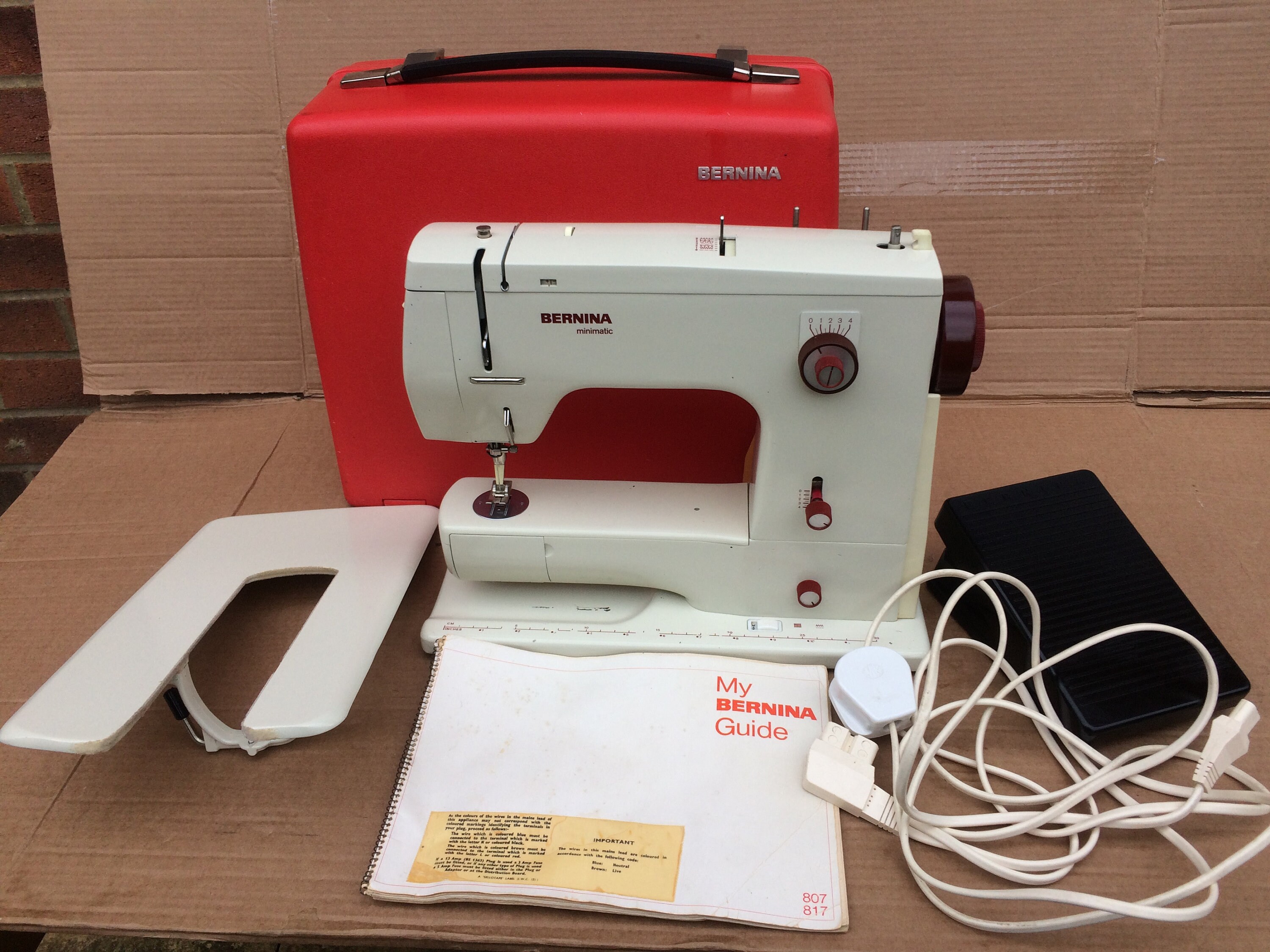 Bernina 807 Minimatic Zig Zag Multi- Decorative Stitch Sewing Machine ...