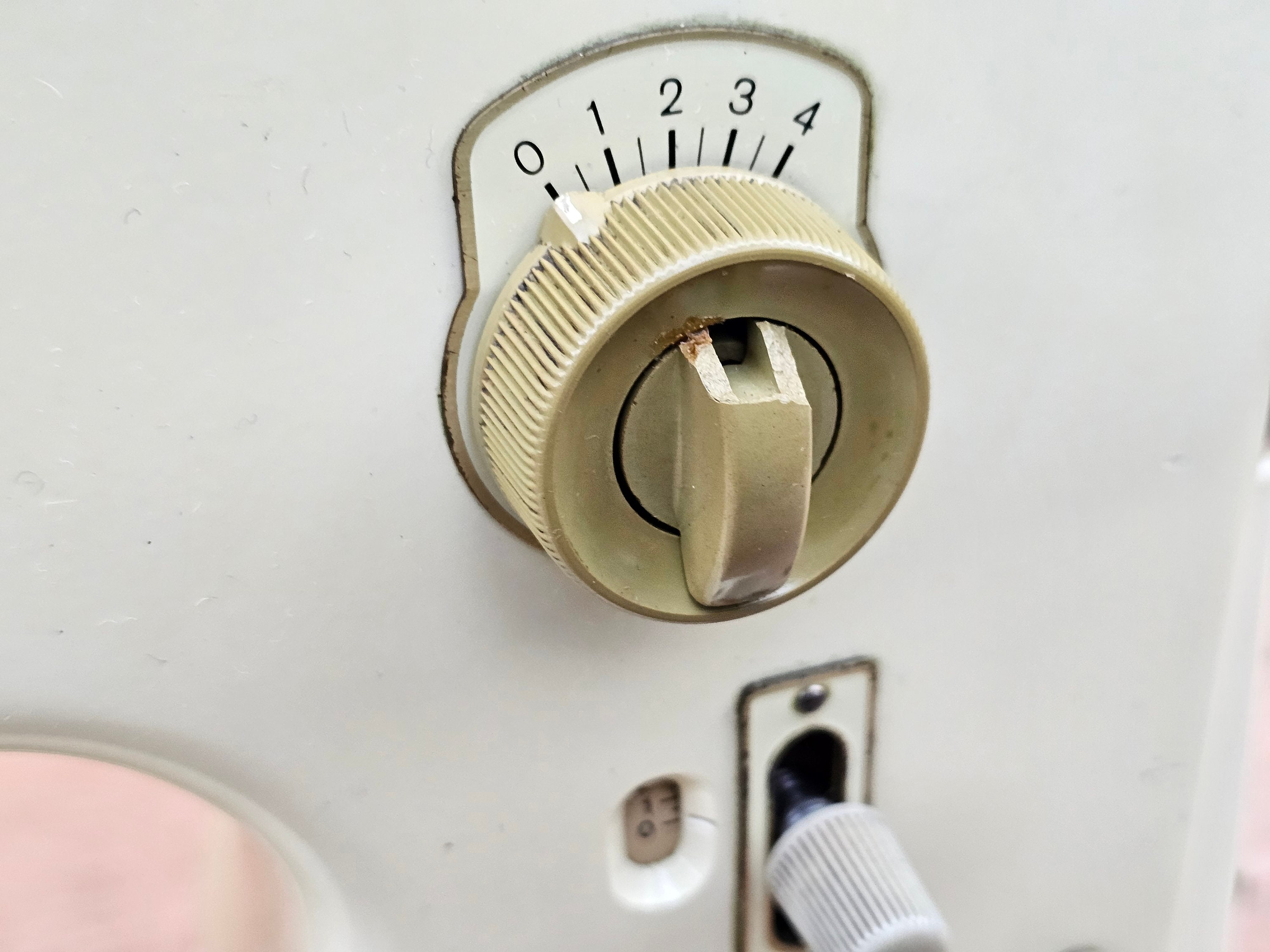 Bernina 707 Minimatic Zig Zag Multi- Decorative Stitch Sewing Machine ...