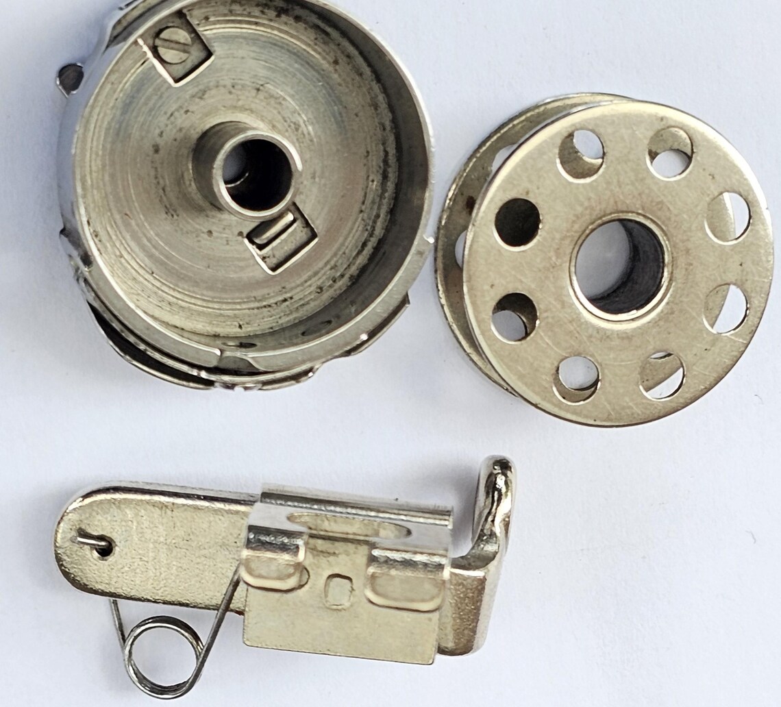 Original Singer 222K, 221K Bobbin Case Simanco 45750, Bobbin & Sprung ...