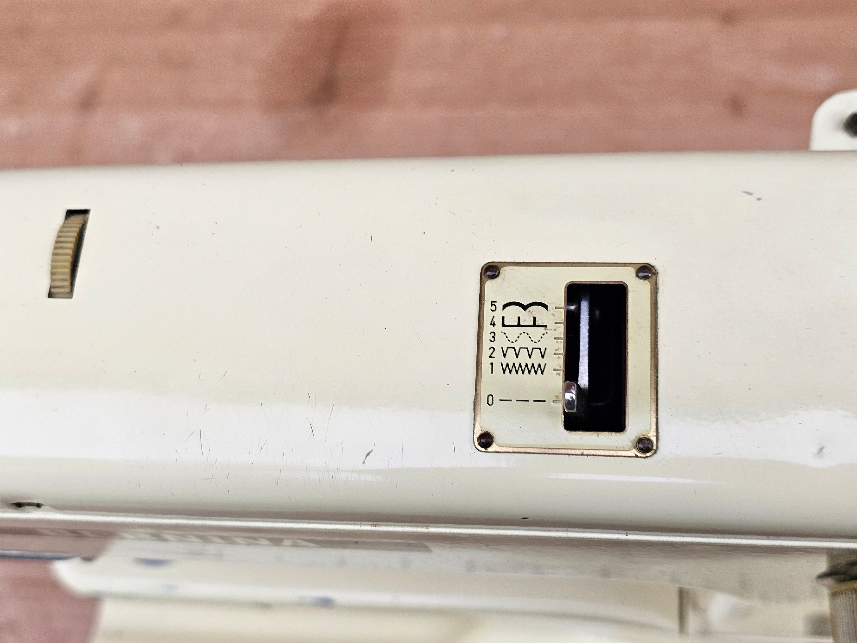 Bernina 707 Minimatic Zig Zag Multi- Decorative Stitch Sewing Machine ...