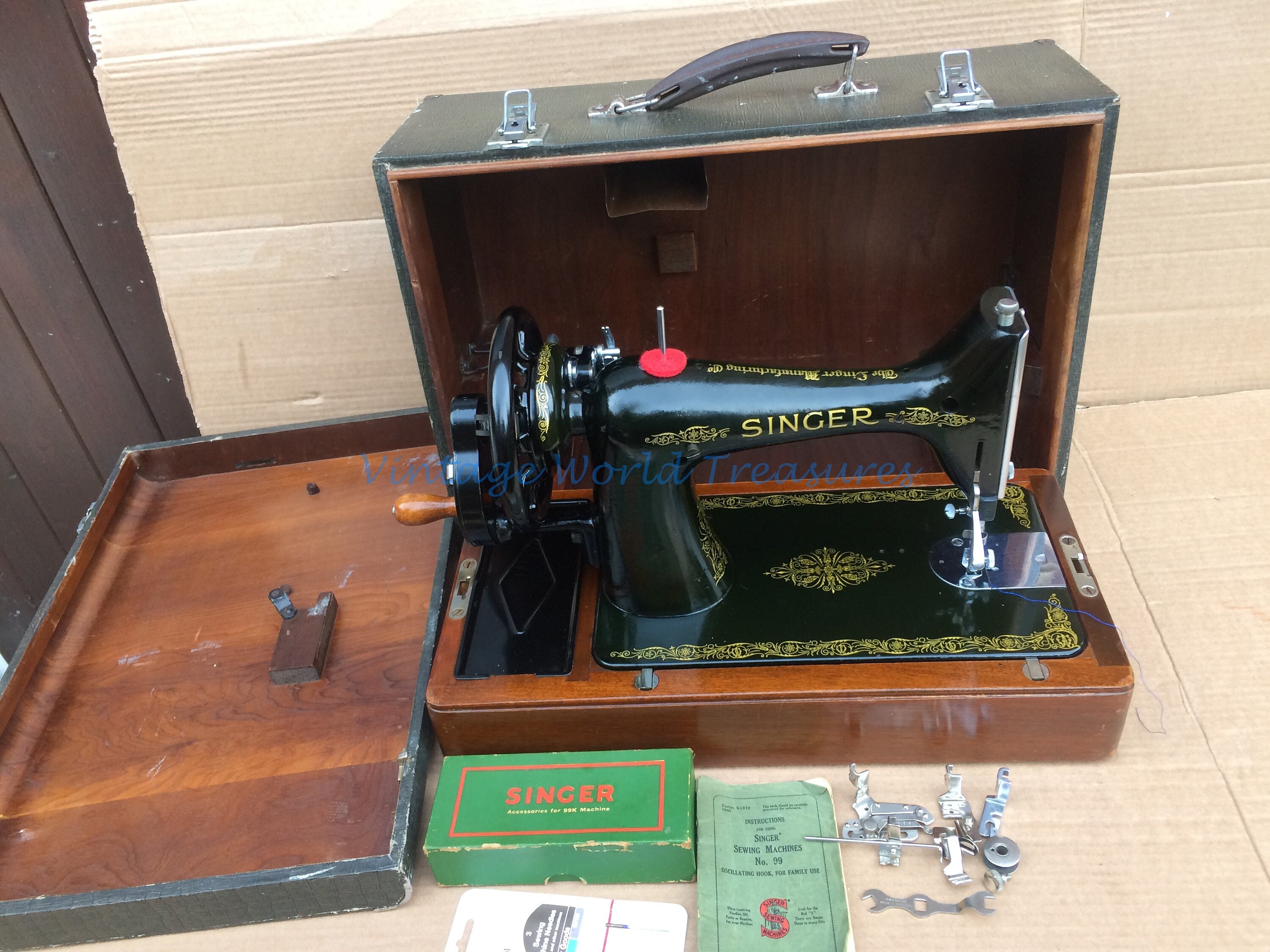 Singer 99K Vintage Hand Crank Sewing Machine With Case and Accessories ...