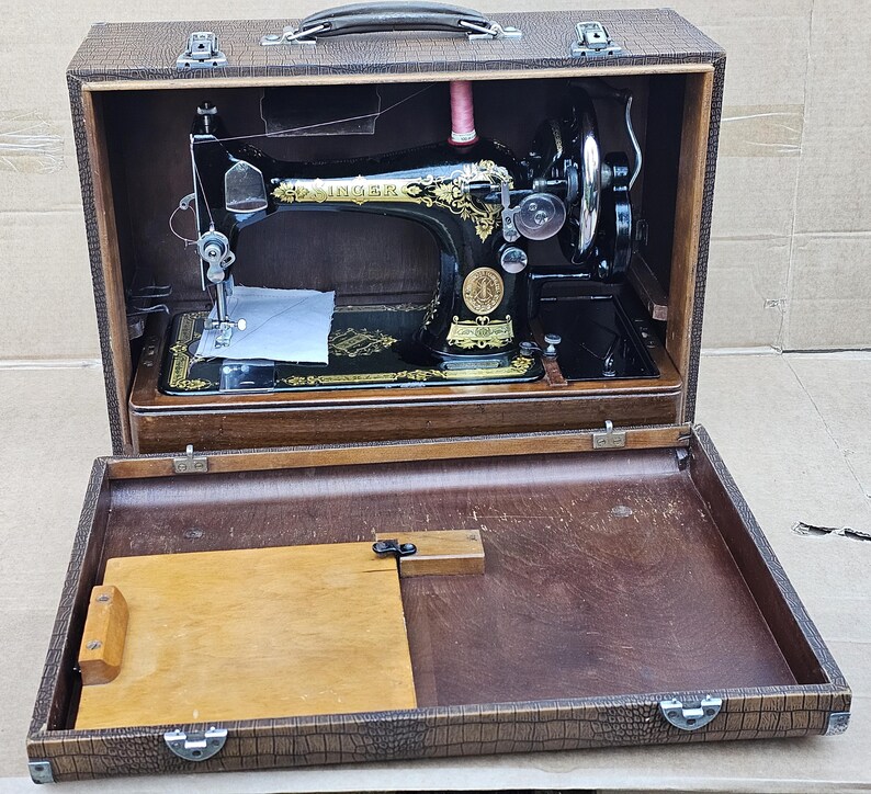 Vintage Singer 28, 28K Hand Crank Sewing Machine With Croc Case and ...