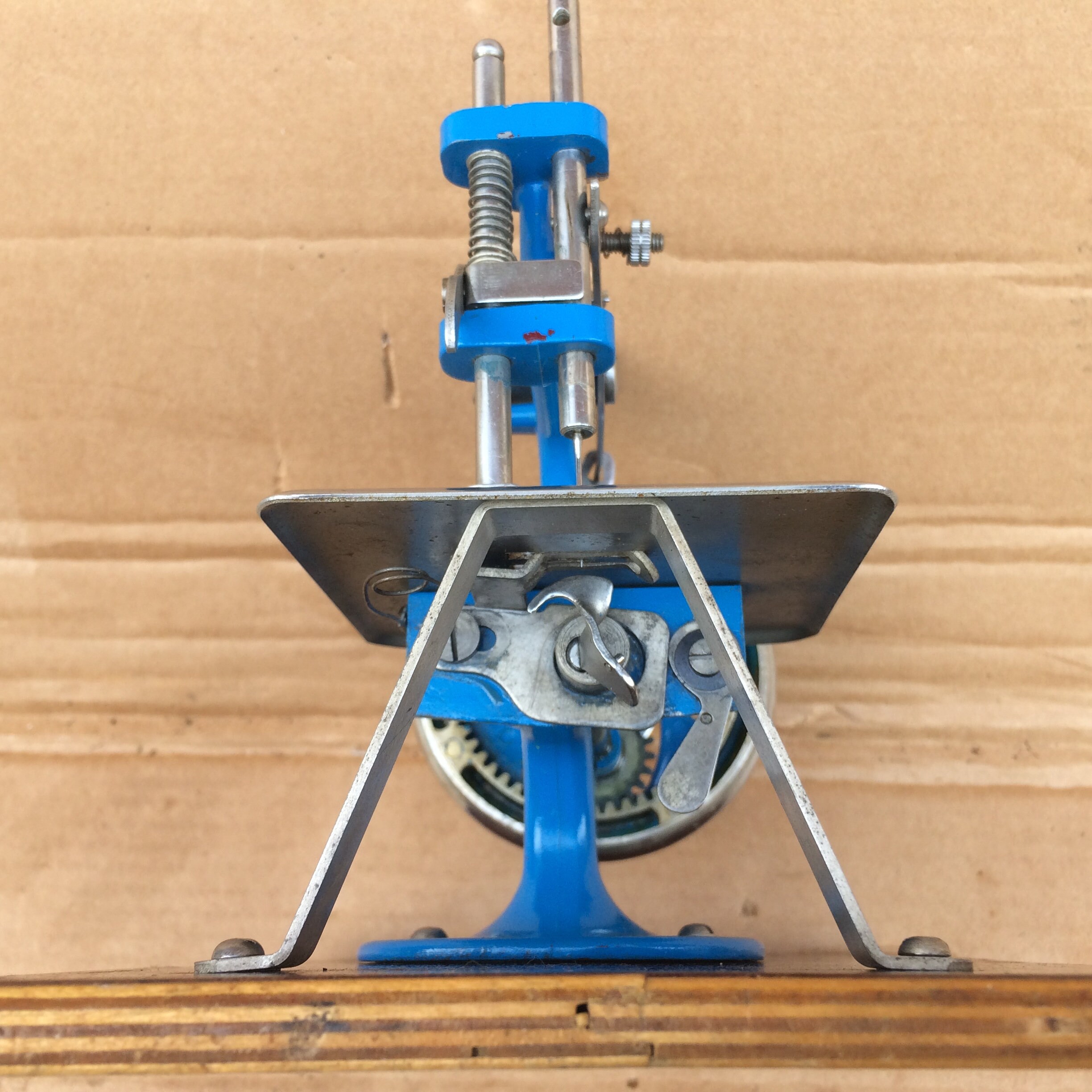 Vintage Blue Essex Miniature/toy Chain Stitch Sewing Machine, Toy ...