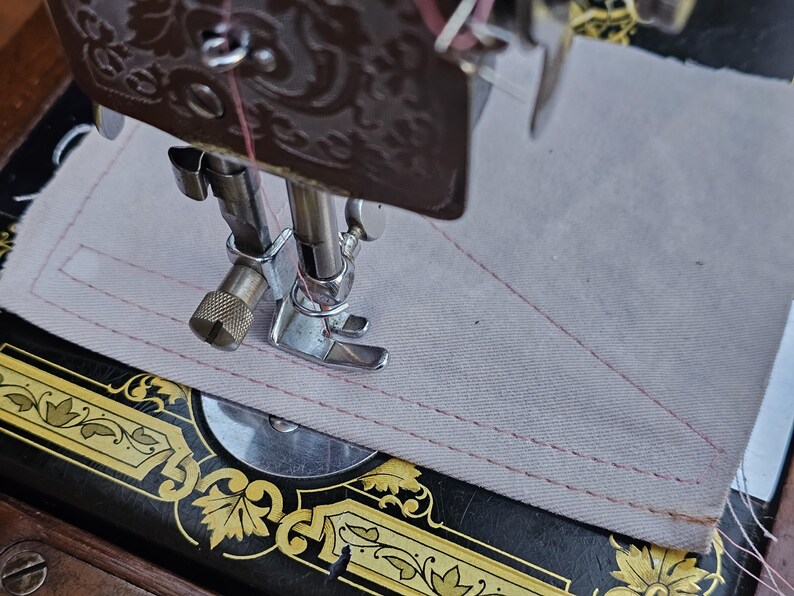 Vintage Singer 28, 28K Hand Crank Sewing Machine With Croc Case and ...