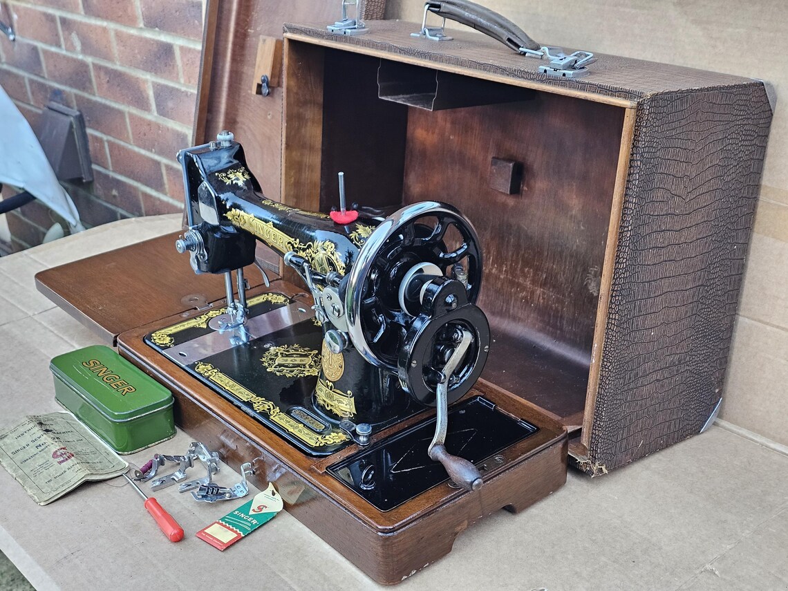 Vintage Singer 28, 28K Hand Crank Sewing Machine With Croc Case and ...