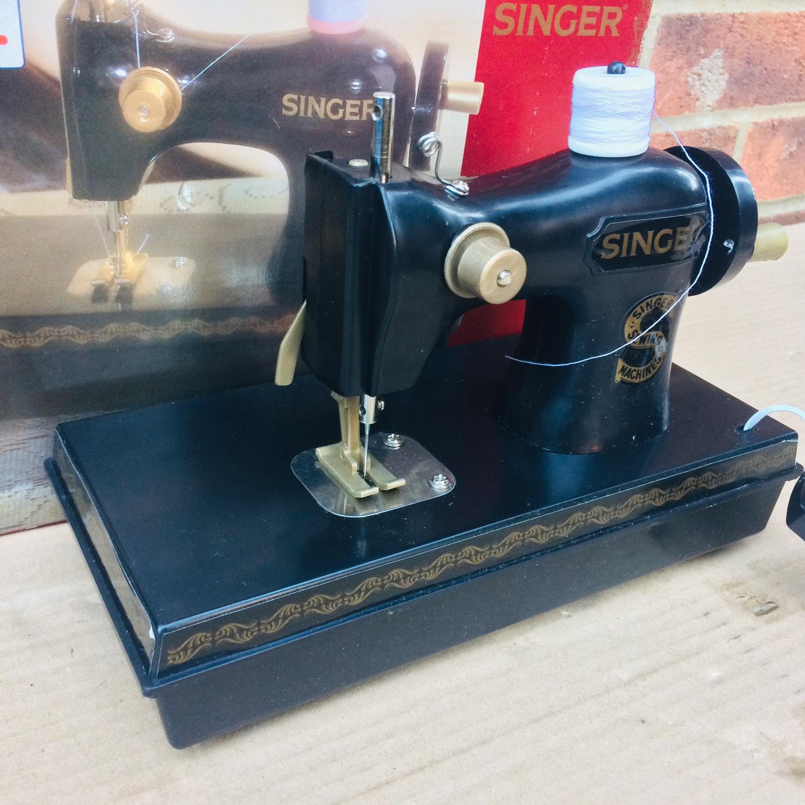 Vintage Singer Toy, Child's Sewing Machine, Retro Childs Sewing Machine ...