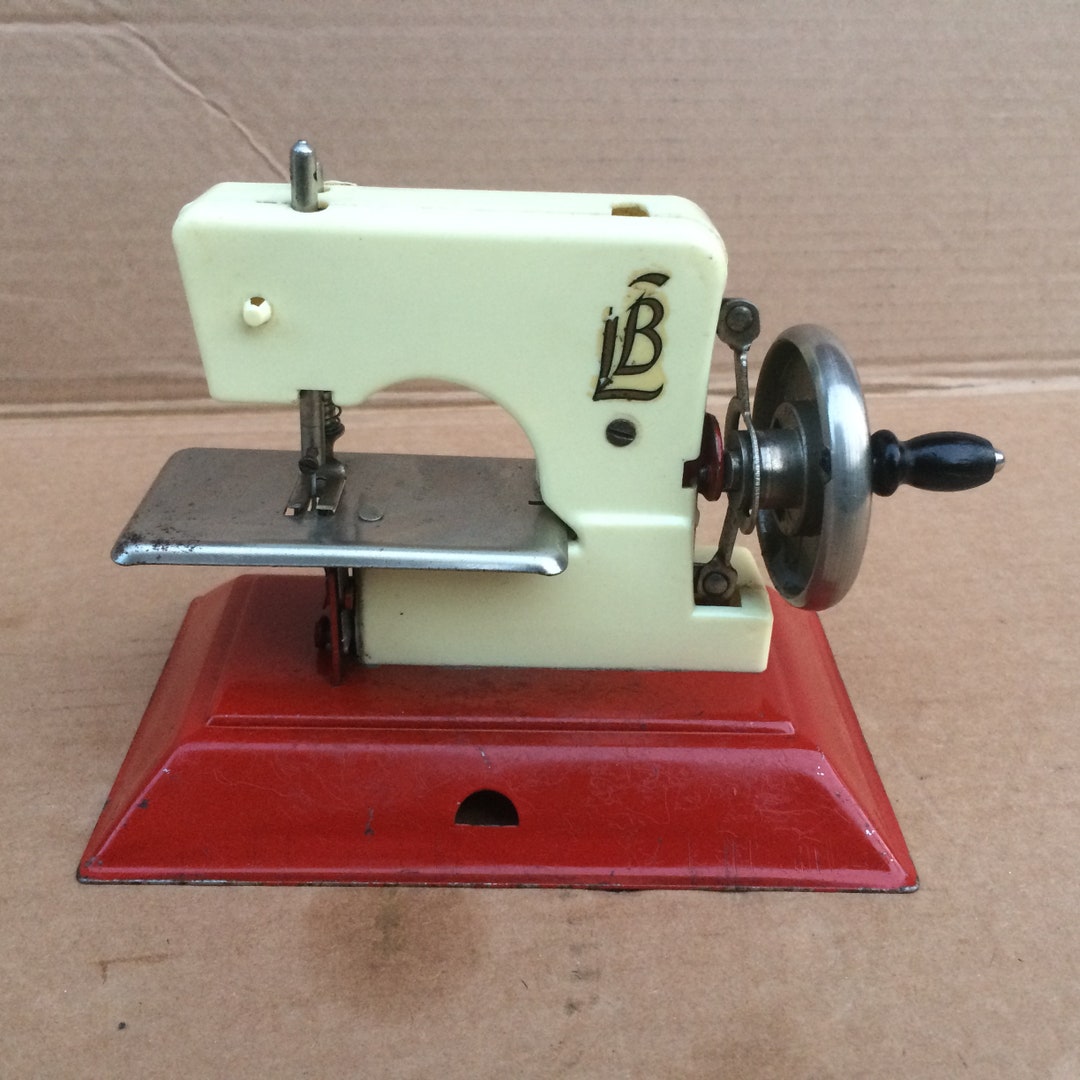 Vintage Little Betty Toy, Child's Hand Crank Chain Stitch Sewing ...