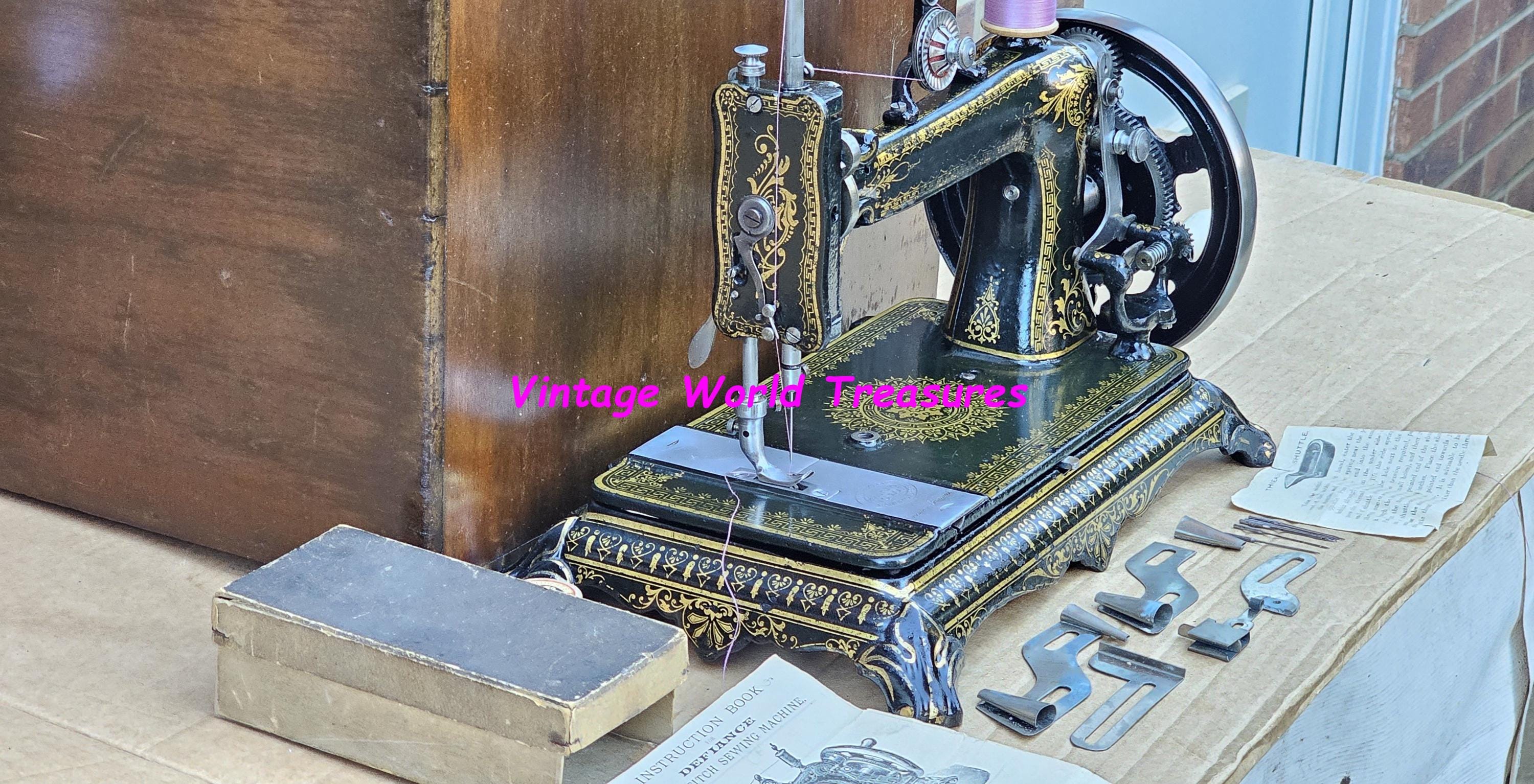 Defiance Lockstitch Antique Sewing Machine With Case and Instruction ...