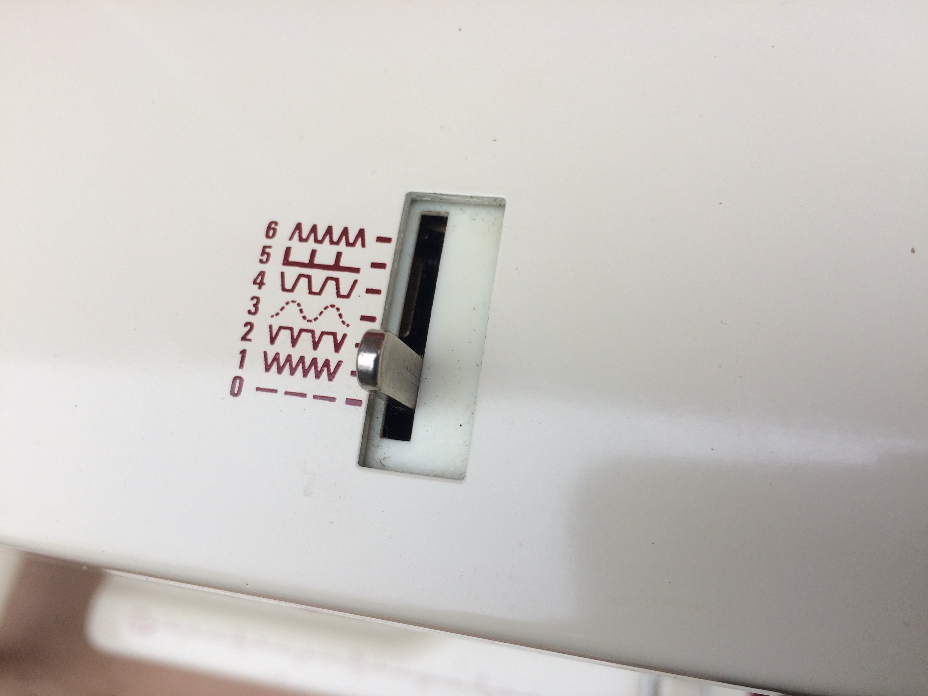 Bernina 807 Minimatic Zig Zag Multi- Decorative Stitch Sewing Machine ...