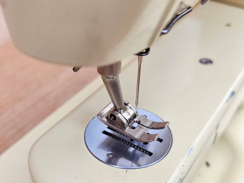 Bernina 707 Minimatic Zig Zag Multi- Decorative Stitch Sewing Machine ...