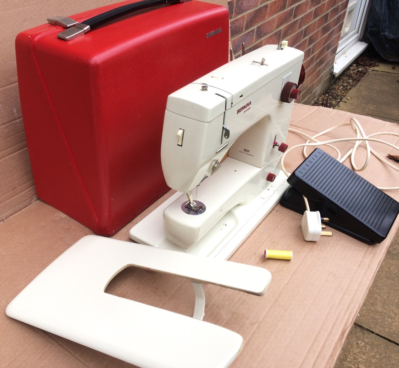 Bernina 807 Minimatic Zig Zag Multi- Decorative Stitch Sewing Machine ...