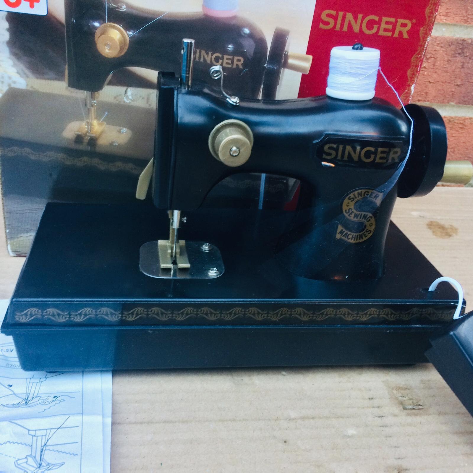 Vintage Singer Toy, Child's Sewing Machine, Retro Childs Sewing Machine ...