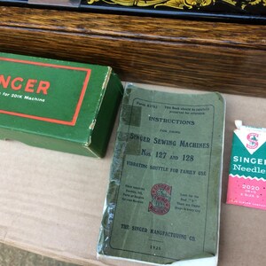 Singer 127K Hand Crank Sewing Machine With Egyptian Sphinx Decals SEE ...