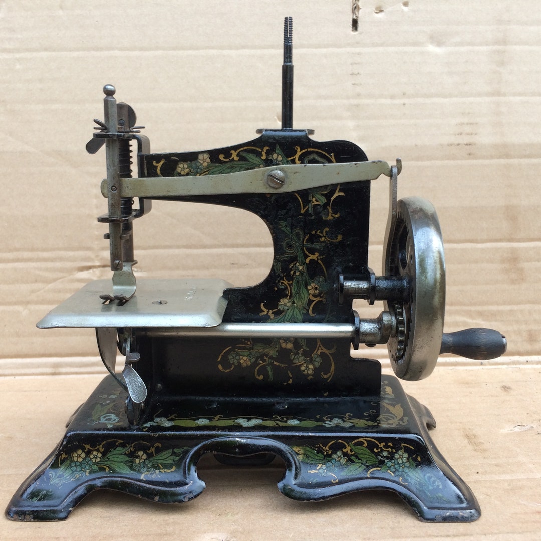 Vintage Muller No. 14 Miniature Toy Sewing Machine - German Collectable ...
