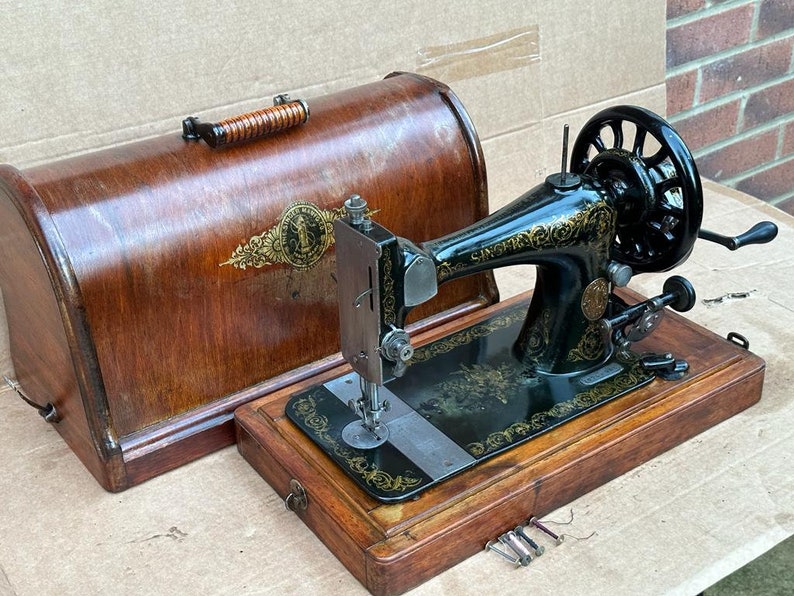 Antique Singer VS3 Hand-crank Sewing Machine: Scrolls and Roses Decor ...
