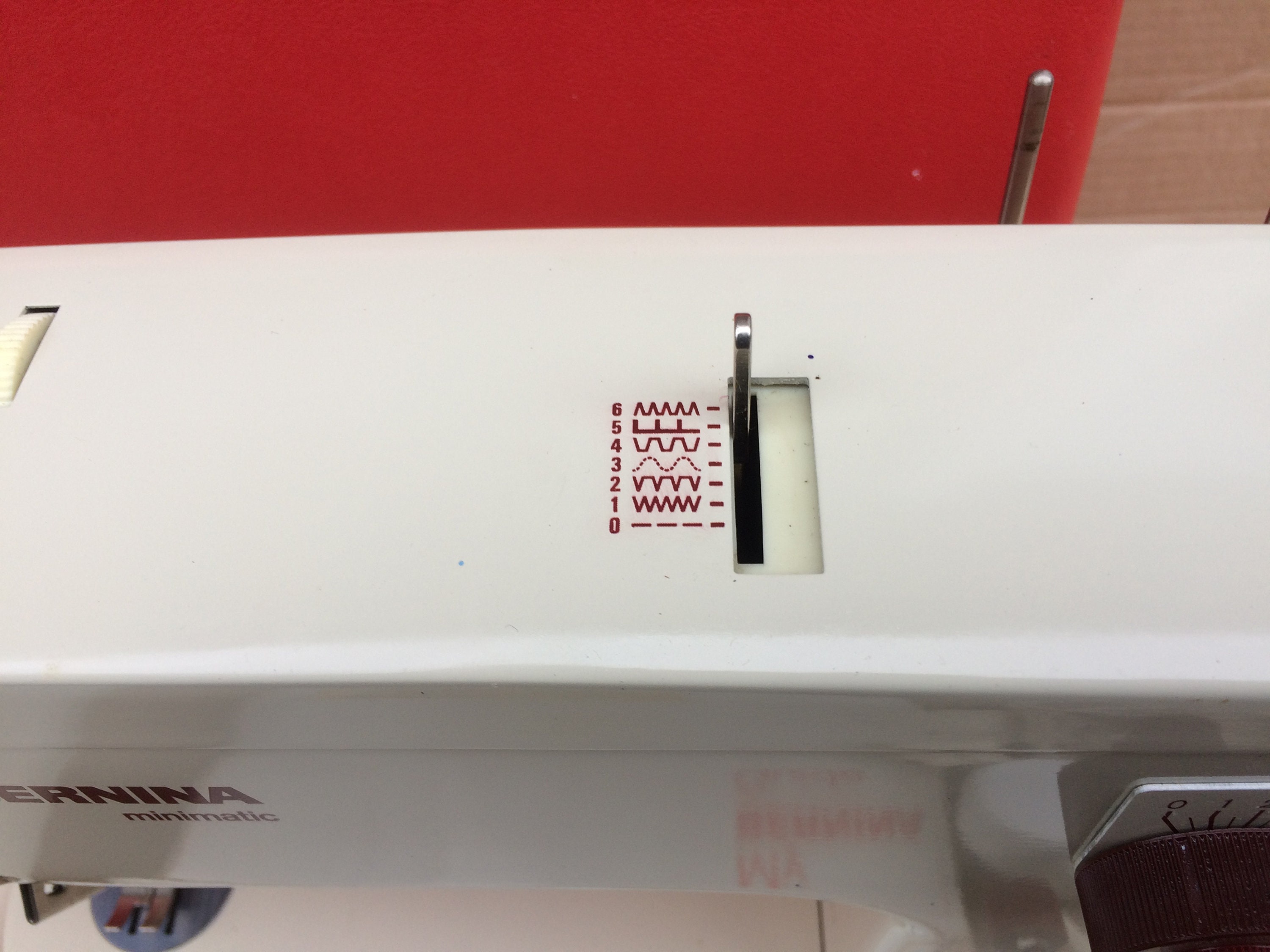 Bernina 807 Minimatic Zig Zag Multi- Decorative Stitch Sewing Machine ...