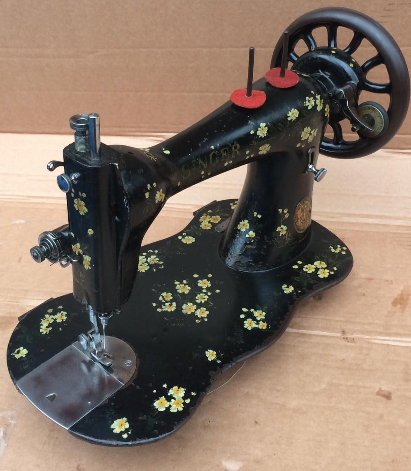 Singer Fiddle Base Improved Family Painted Daises Decals Sewing Machine ...