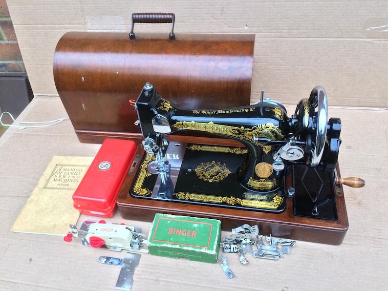 Vintage Singer 28, 28K Hand Crank Sewing Machine With Bentwood Case and ...