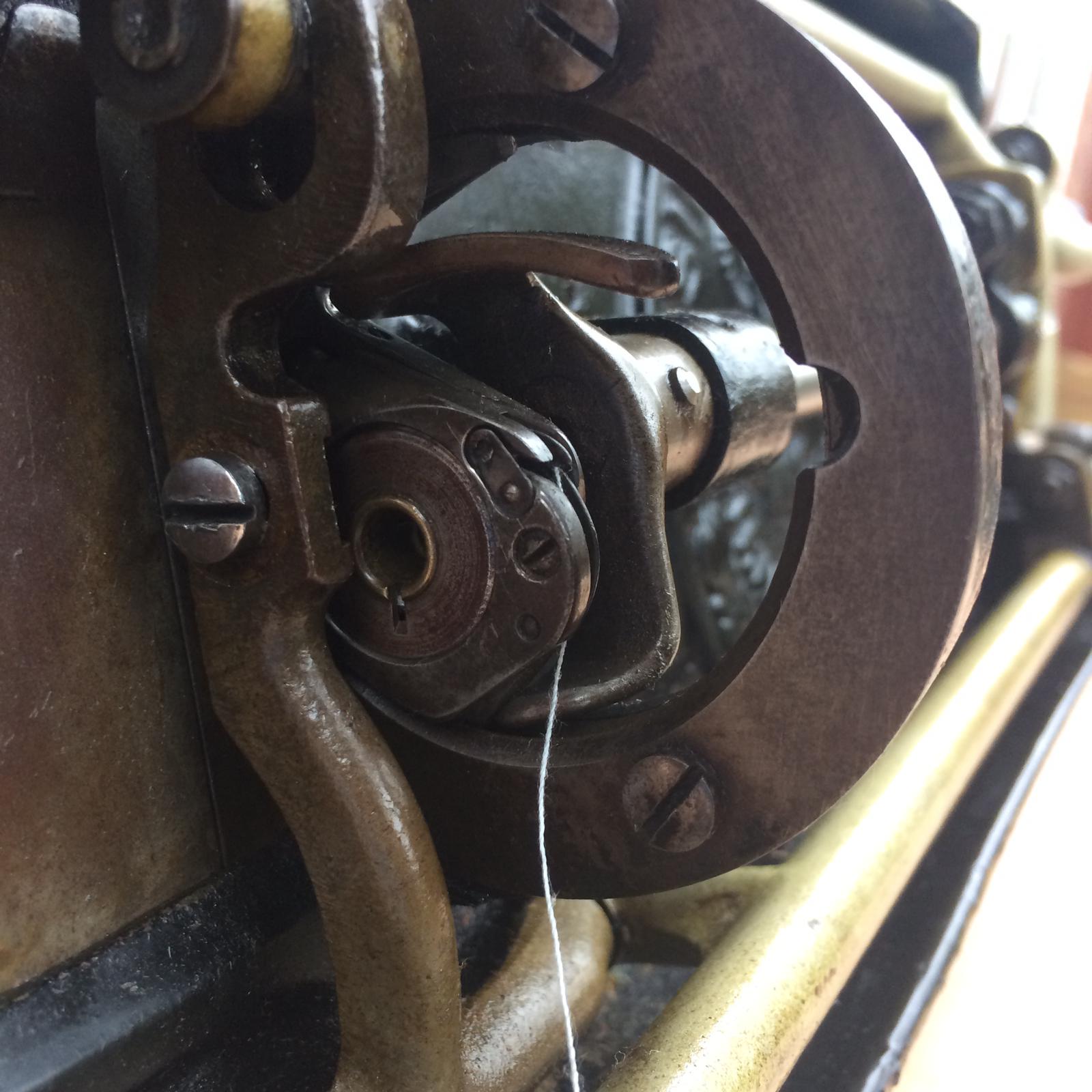 Singer Fiddle Base Improved Family Painted Daises Decals Sewing Machine ...