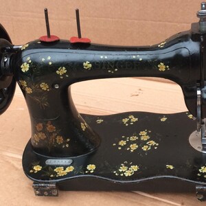 Singer Fiddle Base Improved Family Painted Daises Decals Sewing Machine ...