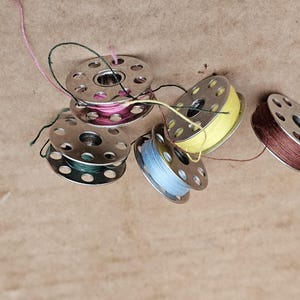 Vintage Singer 221 / 222K Featherweight Sewing Machine X 5 Bobbins, - Etsy