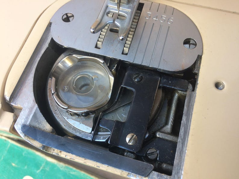 Singer 431G Slant-o-matic Sewing Machine: Freehand Embroidery, Multi ...