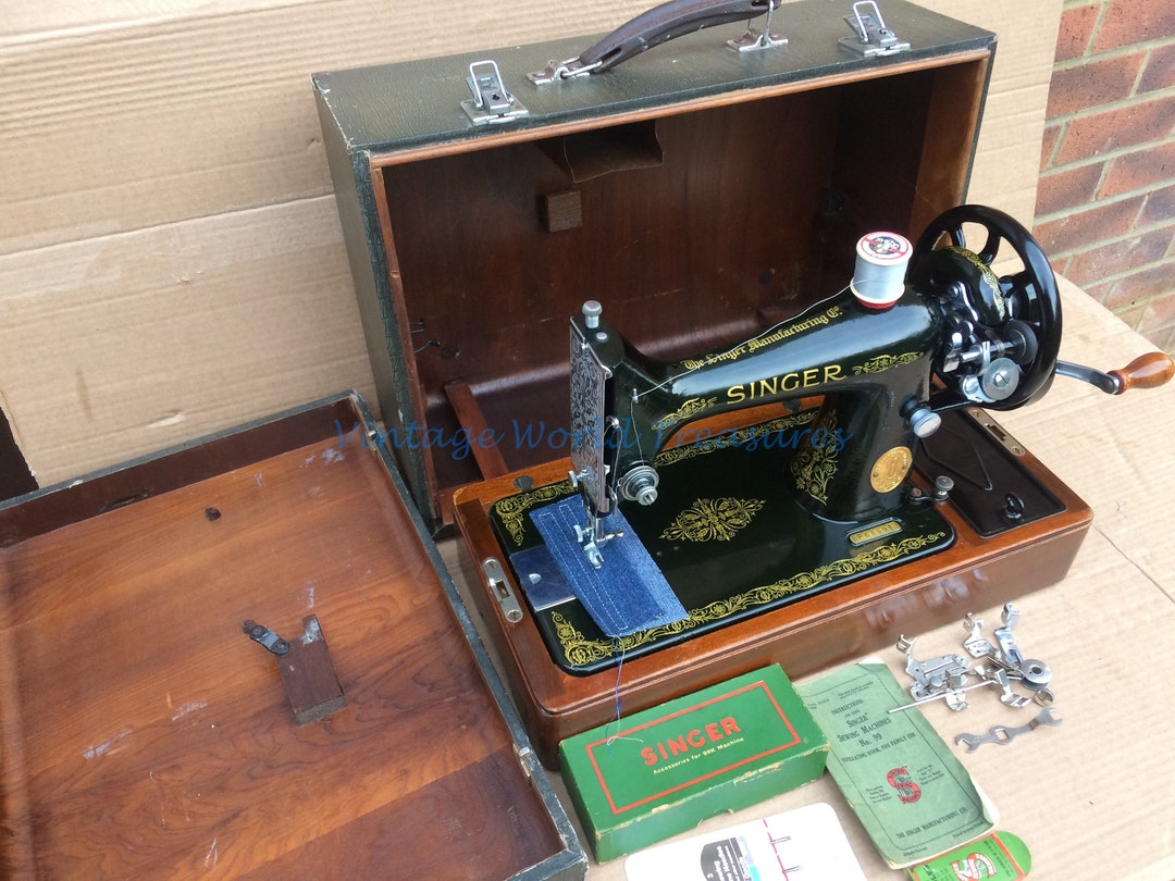 Singer 99K Vintage Hand Crank Sewing Machine With Case and Accessories ...