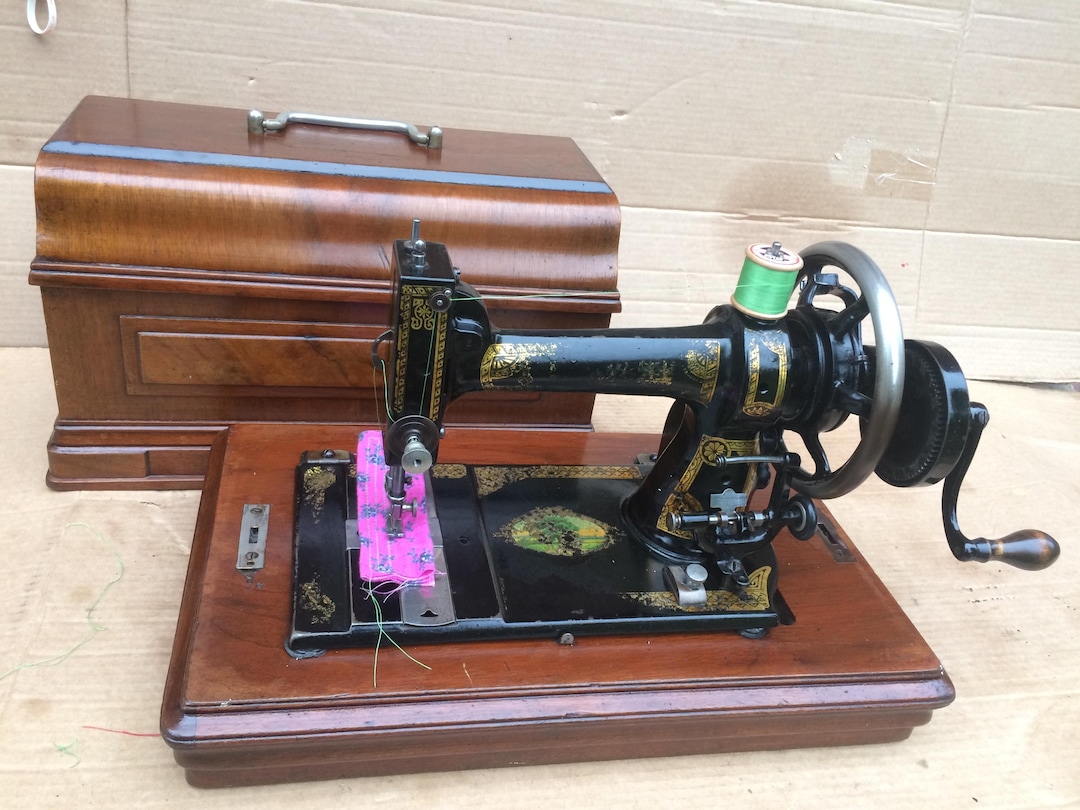White Peerless Antique Sewing Machine - Etsy