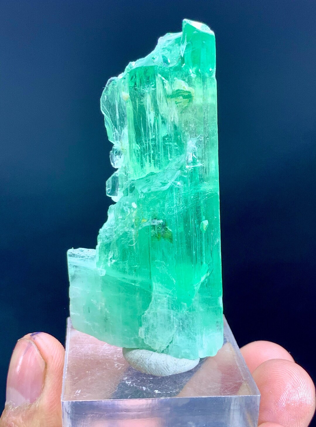 Green Color Hiddenite Kunzitel Crystal , Kunite Stone ,etched Kunzite ...