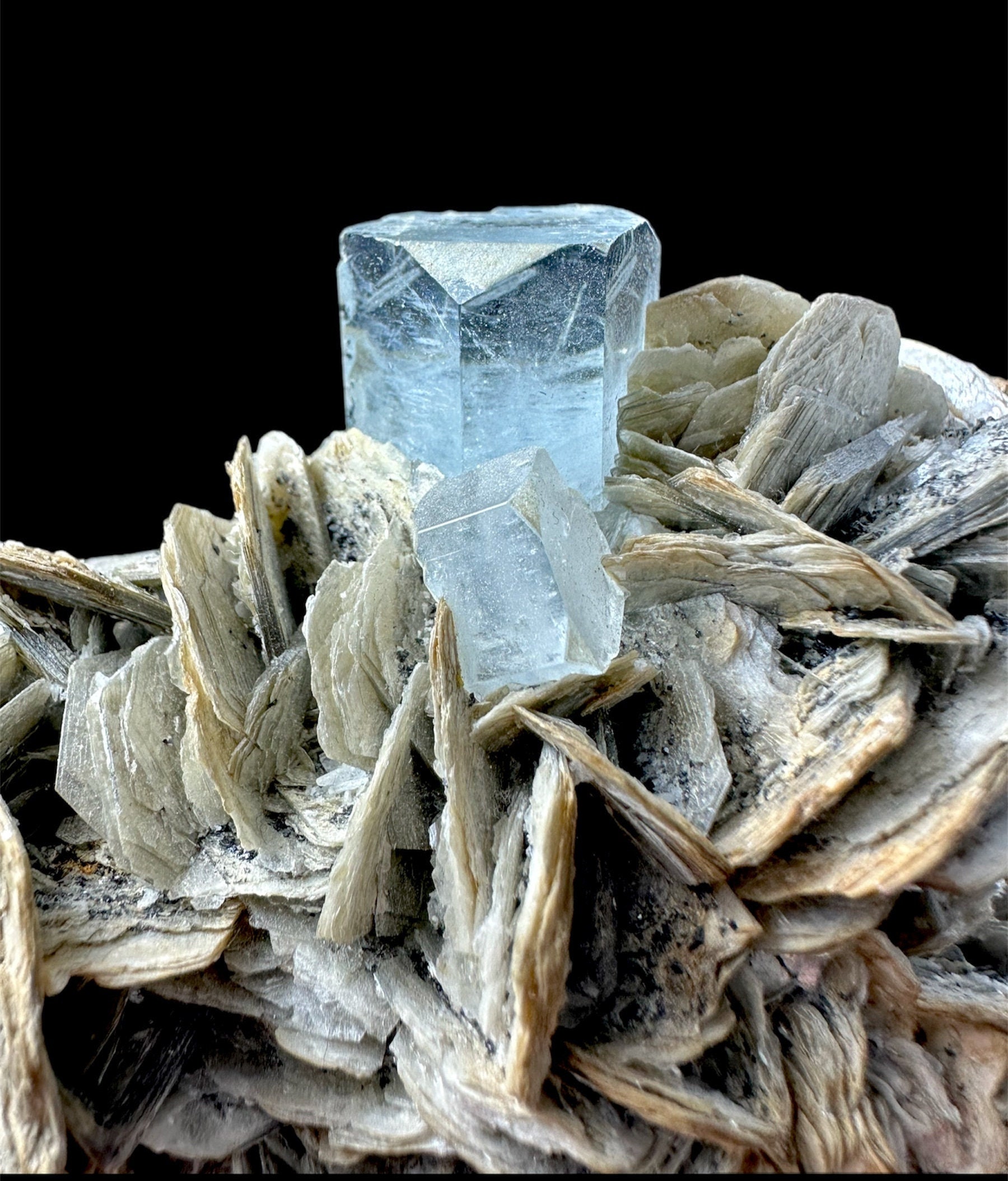 Light Blue Aquamarine Crystal With Mascovite Mica Specimen , Rough ...