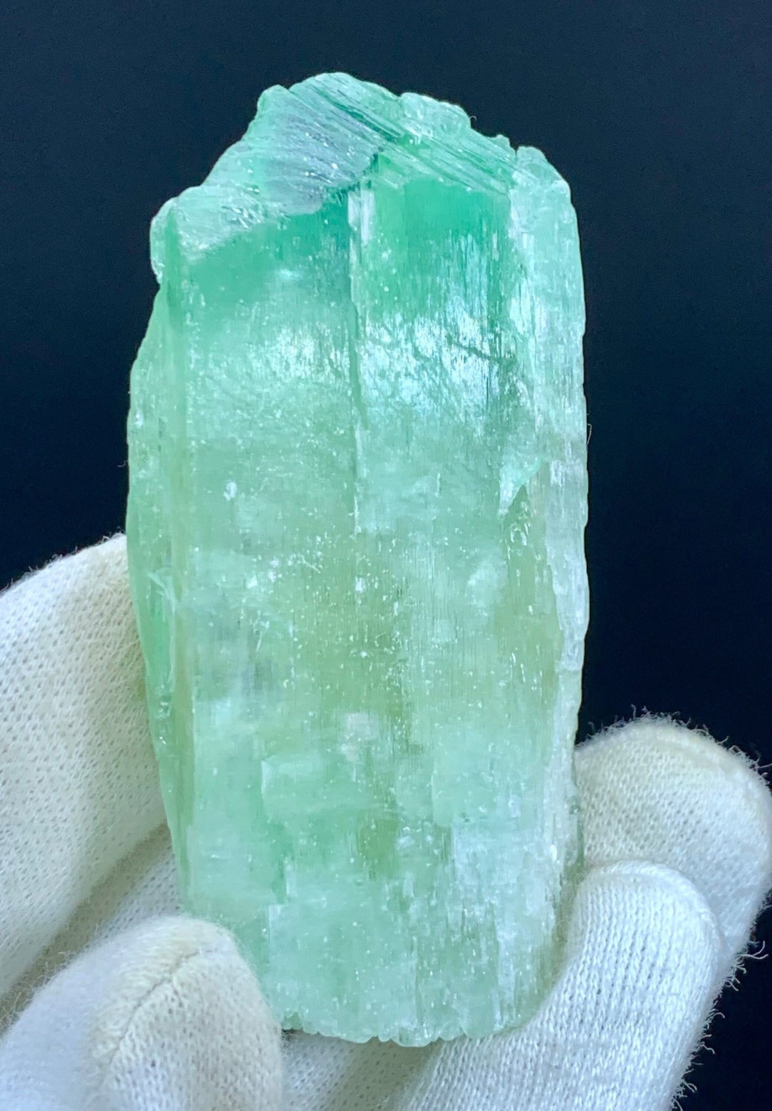 Green Color Hiddenite Kunzitel Crystal , Kunite Stone ,etched Kunzite ...